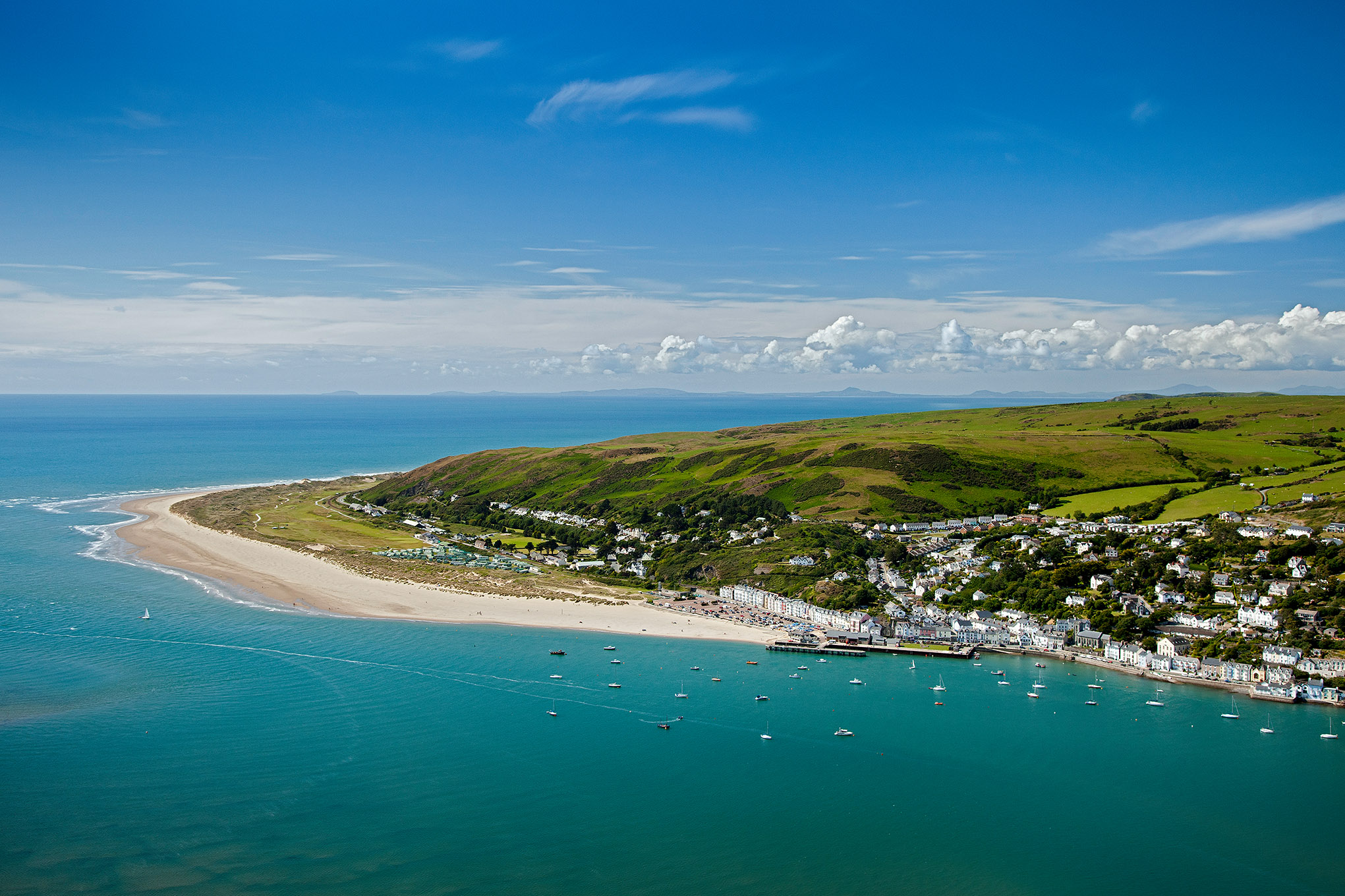 Discover Your Perfect North Wales Summer Getaway!