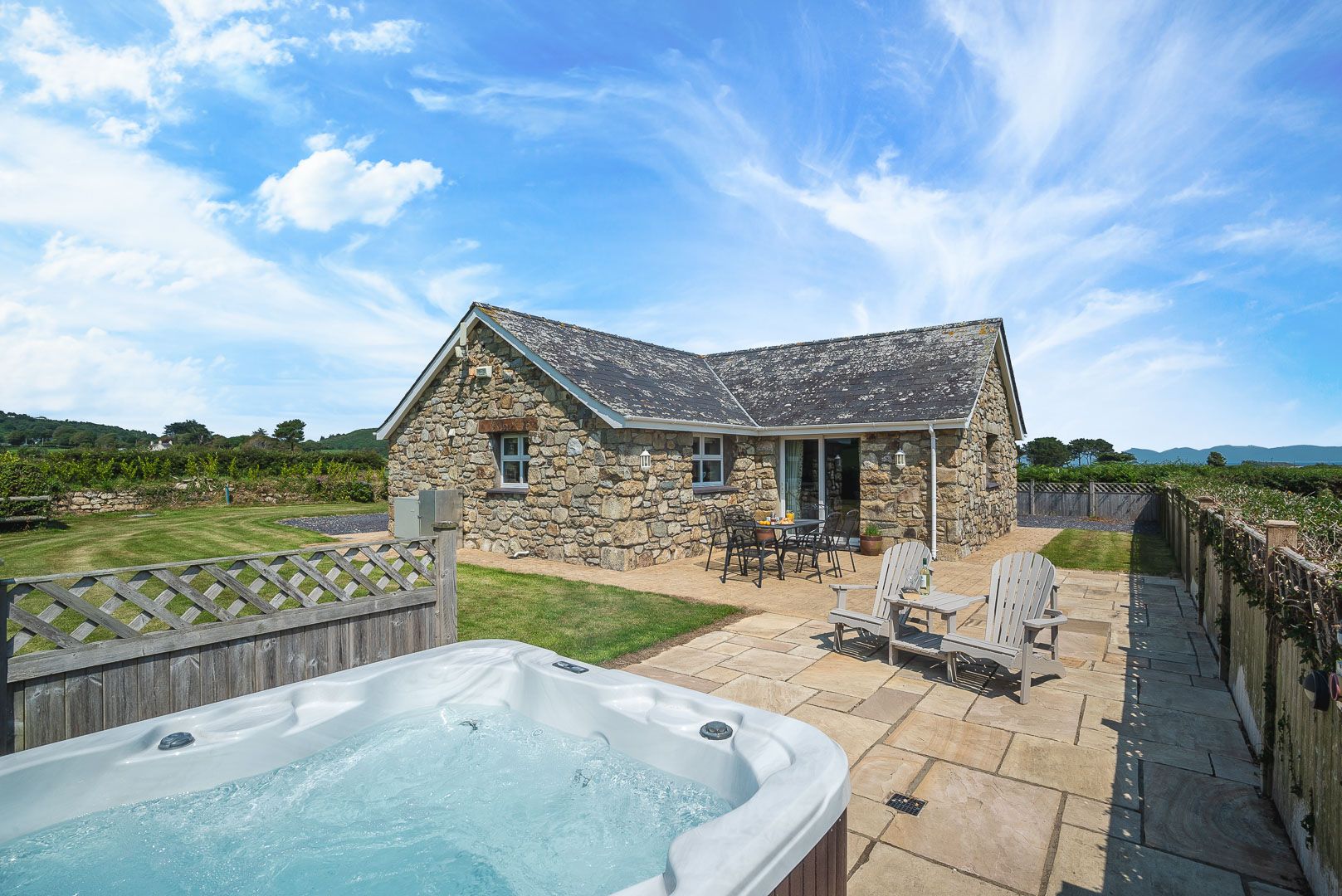 Champagne at Soch cottages for Winter stays - Dioni